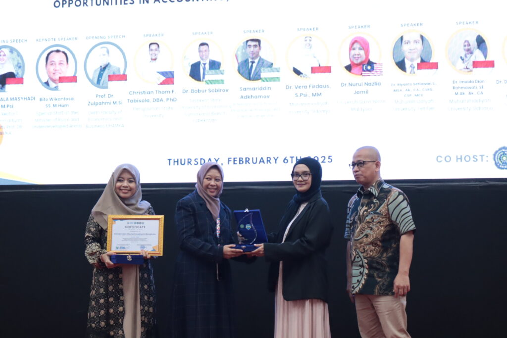 FBHIS Umsida Perkuat Jaringan dalam Konferensi Icebiz 2025